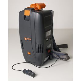 TASKI AERO BP B Li-Ion Plus reppuimuri käyttövalmiina sisältää akun ja ...